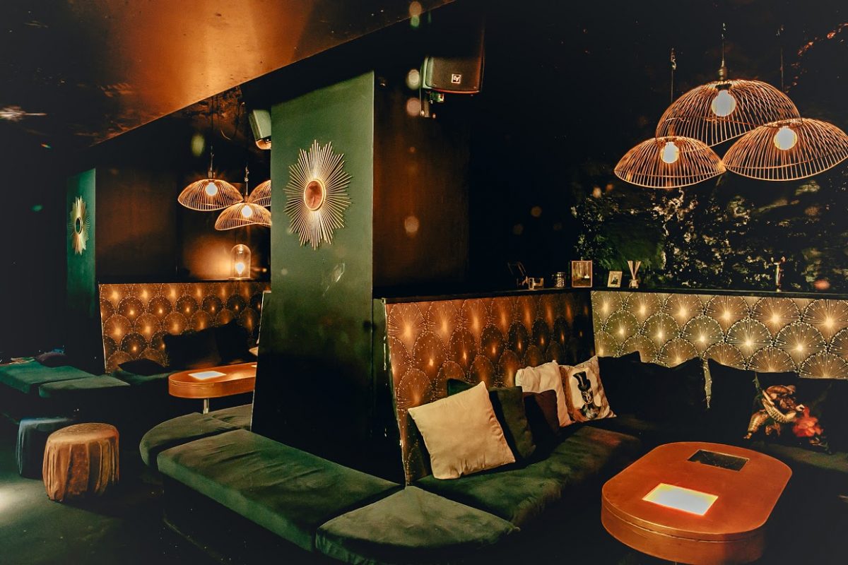 Privatisation/Location, Le Club Alcazar, Paris 06e