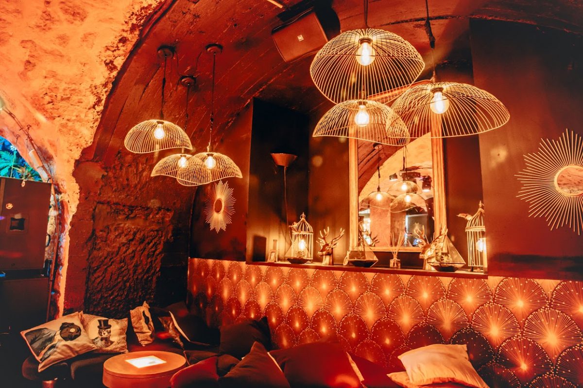 Privatisation/Location, Le Club Alcazar, Paris 06e