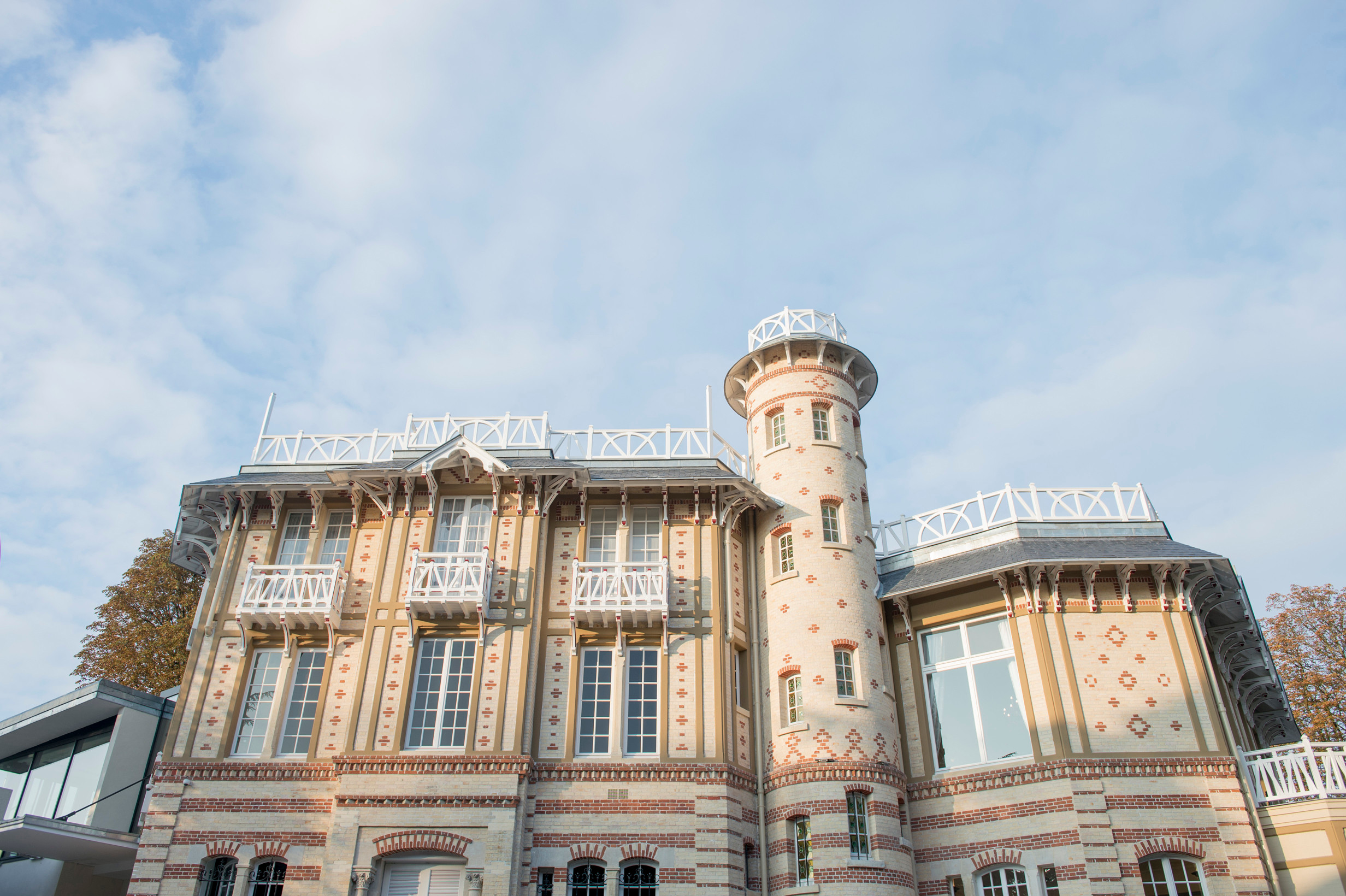 Privatisation/Location, Le Pavillon Royal, Paris 16e